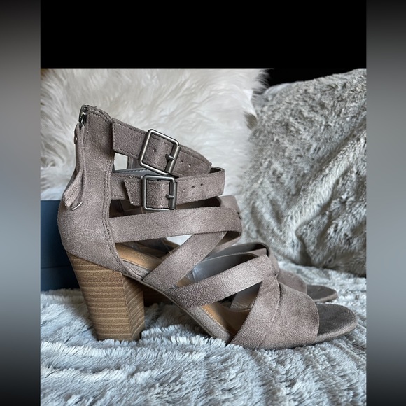 Universal Thread | Shoes | Universal Thread Sandals | Poshmark